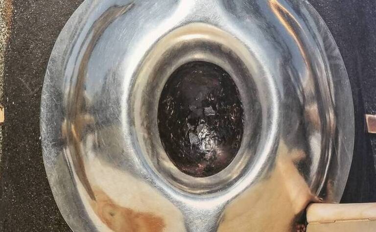 Hajar al-Aswad (The Black Stone) - IslamicLandmarks.com