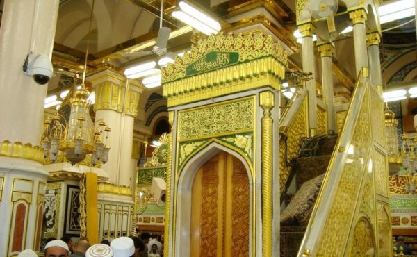 Riadhul Jannah and mehrab - IslamicLandmarks.com