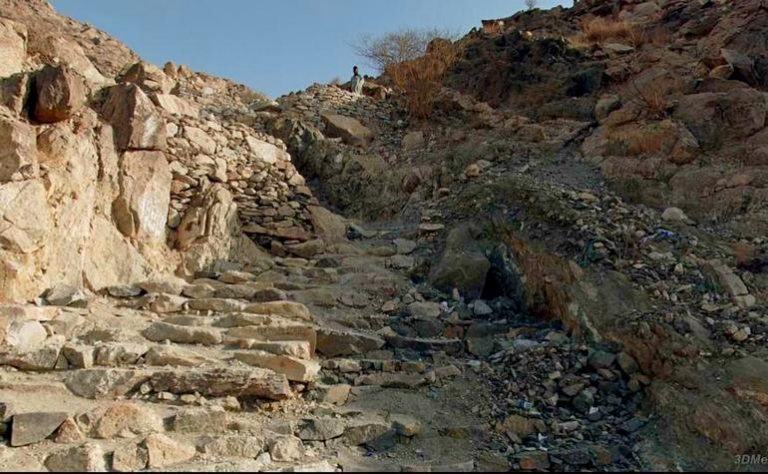 Jabal al-Thawr (Mount Thawr) - IslamicLandmarks.com