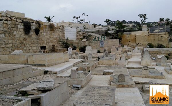 Bab-ur-Rahmah cemetery - IslamicLandmarks.com