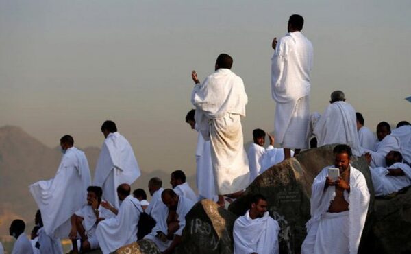 Jabal Arafat (Mount Arafat) - IslamicLandmarks.com