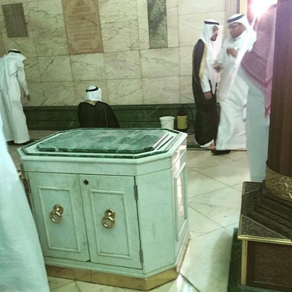 Inside the Ka'bah - IslamicLandmarks.com