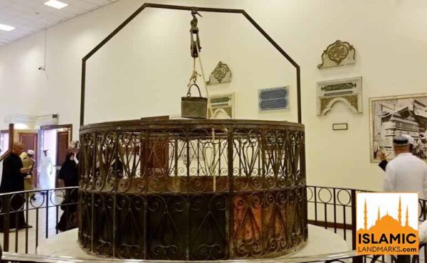 The Story of Hajar (AS) in Islam l Zamzam Water and Trusting In Allah SWT