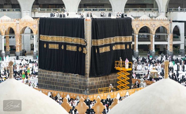 Kiswah (The cover of the Ka'bah) - IslamicLandmarks.com