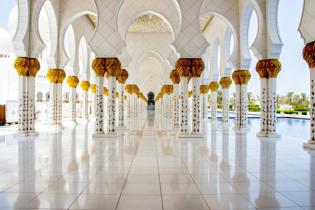 10 Fascinating Sheikh Zayed Grand Mosque Facts | Islamic Landmarks