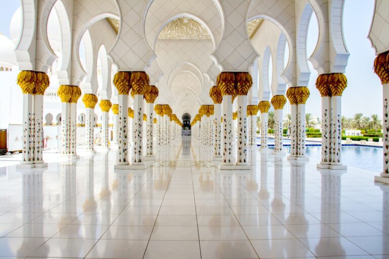 10 Fascinating Sheikh Zayed Grand Mosque Facts | Islamic Landmarks