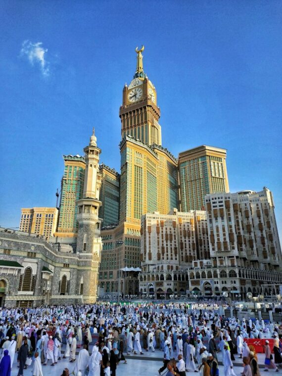 Restaurants In Makkah Clock Tower | Foods To Try While In Mecca ...
