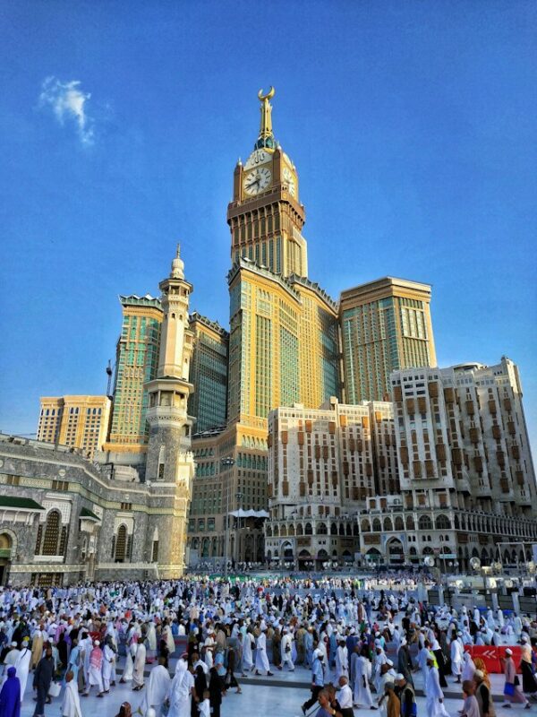 Restaurants In Makkah Clock Tower | Foods To Try While In Mecca ...